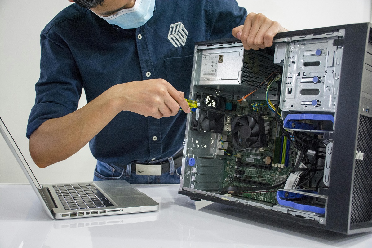 8 Best Laptop Service Centre In Singapore (2025)